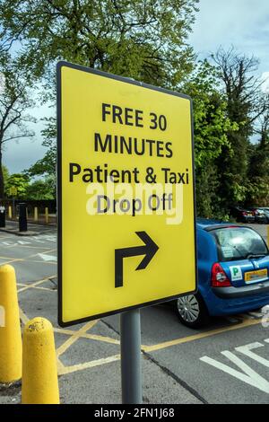 Free 30 minutes patient and taxi drop off direction sign at hospital ...