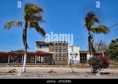 Villa Union, Sinaloa State, Mexico, April 2021 Deserted building (Photo ...