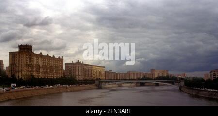 RIVER MOSKVA, MOSCOW, RUSSIA, 1994 PIC MIKE WALKER Stock Photo - Alamy