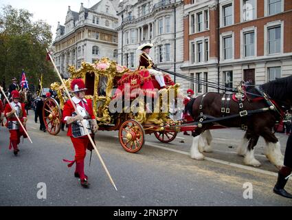 Carriage with horses and footmen at the Lord Mayor of London's Parade ...