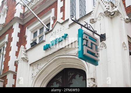 Melli Bank Logo Shop Store Sign Stock Photo - Alamy