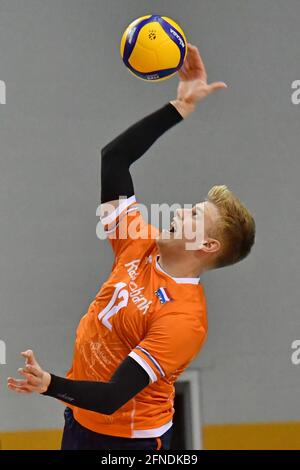 APELDOORN, NETHERLANDS - MAY 16: Bennie Tuinstra, Michael Parkinson of ...