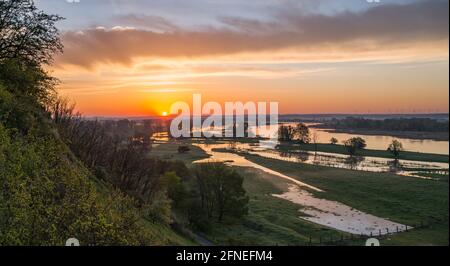 Lebus, Germany. 11th May, 2021. Shortly before sunrise, the morning sky ...