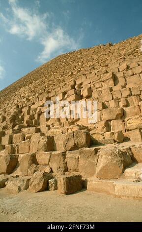 Pyramid west of Giza. [automated translation] Stock Photo - Alamy