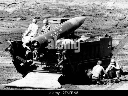 MGM-52 Lance rocket on M752 self-propelled launcher pic4 Stock Photo ...