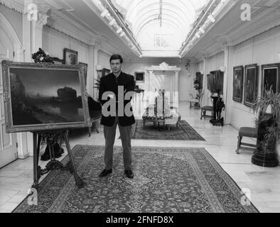 Gallery owner Harry Mensing. [automated translation] Stock Photo - Alamy