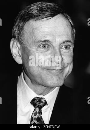 Avi Primor, Israeli Ambassador. [automated translation] Stock Photo - Alamy