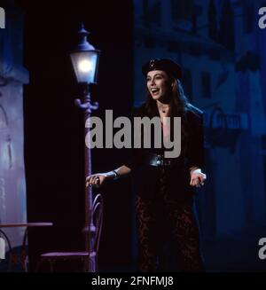 Alice, Carla Bissi, italienische Pop Sängerin, bei einem Auftritt, 1999 ...