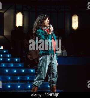 Alice, Carla Bissi, italienische Pop Sängerin, bei einem Auftritt, 1982 ...