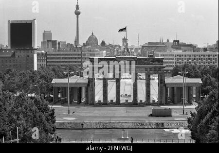 Berlin selection / GDR wall / 1987 Brandenburg Gate: American President ...
