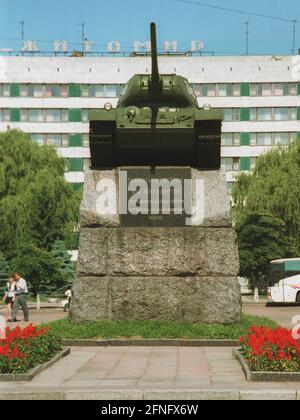 Ukraine / History / 1998 Tank as a monument in the middle of the city ...