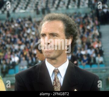 Franz Beckenbauer WORLD CUP FINAL 1974. Captain Franz Beckenbauer holds ...