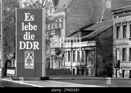 Berlin-Districts / GDR / 1979 The GDR turns 30. Everywhere in the city ...