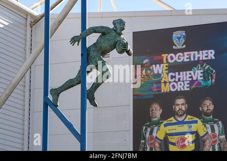 The Brian Bevan statue outside the Halliwell Jones Stadium Stock Photo ...