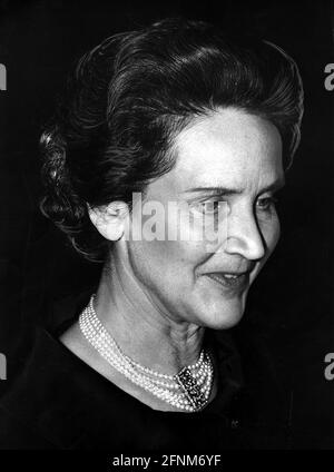 Doenhoff, Marion Graefin, 2.12.1909 - 11.3.2002, German journalist ...