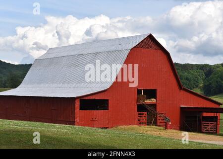 Red barn in Georgia, USA Stock Photo - Alamy