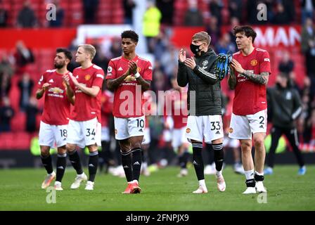 Man Utd players applaud their fans at the Nottingham Forest v ...