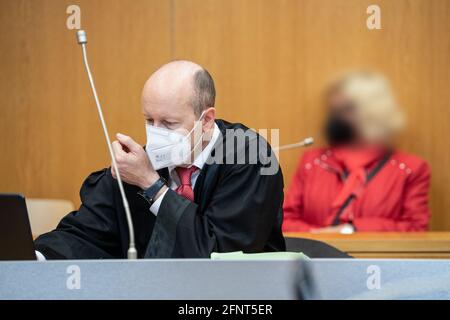 Terminally ill patient sits in bed at a hospice Stock Photo - Alamy