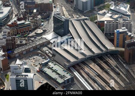 Leeds Train Station Stock Photo - Alamy