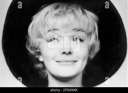 NIGHT TRAIN (POCIAG), Lucyna Winnicka, Leon Niemczyk, 1959 Stock Photo ...