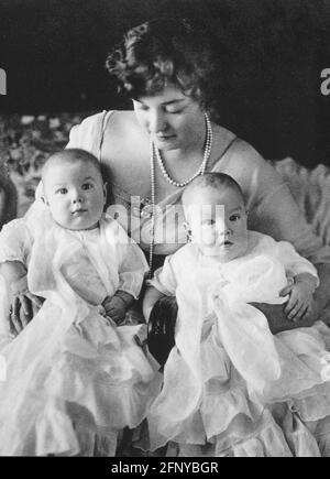 Millicent Hearst, Wife of William Randolph Hearst, Portrait, circa 1905 ...