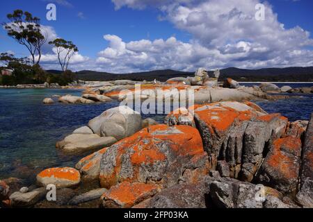 Beautiful scenery at the Bay of Fires, Binalong Bay, east coast of ...