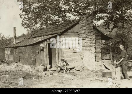 Coal miners homes in West Virginia, photo 1921 Stock Photo - Alamy