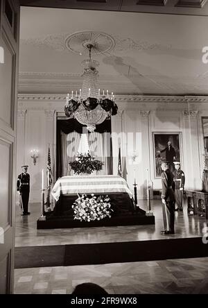 President John Kennedy's lying in State ceremonies. Jacqueline and ...