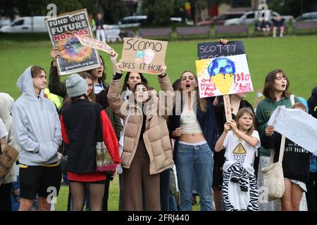 Sydney, Australia. 21st May, 2021. School children and other climate ...