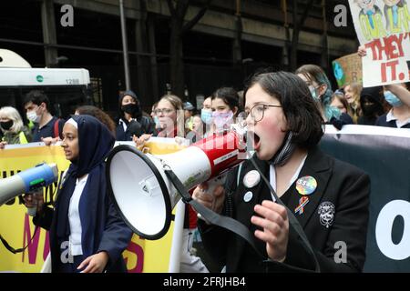 Sydney, Australia. 21st May, 2021. School children and other climate ...