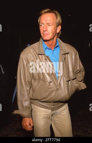 Paul Hogan attends Tyson vs. Berbick Boxing Match on November 26, 1986 ...