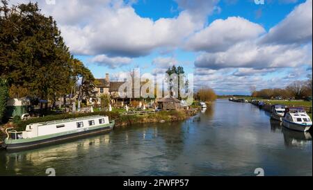 The Radcot Bridge crossing the River Thames Stock Photo - Alamy