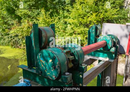 Sluice Gate Mechanism, metal mechanism for raising the gate valves on ...