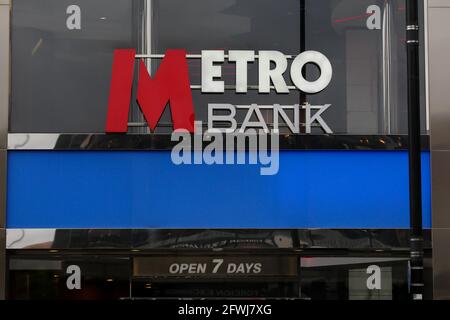 A branch of Metro Bank in London Stock Photo - Alamy