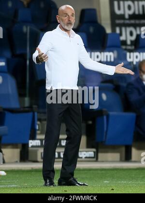 BERGAMO, ITALY - MAY 23: coach Stefano Pioli of AC Milan during the ...