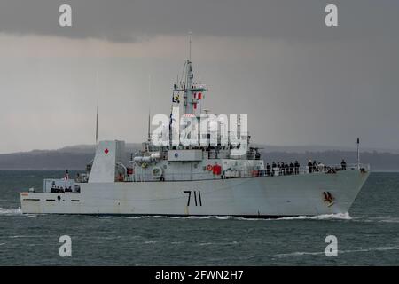 Canadian Navy Kingston class patrol Vessel HMCS Brandon (MM 710) sails ...