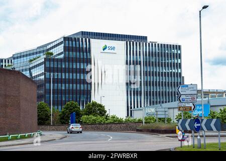 Modern architecture SSE office building, Forbury Place, Reading ...