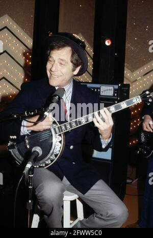 George Segal Circa 1980's Credit: Ralph Dominguez/MediaPunch Stock ...