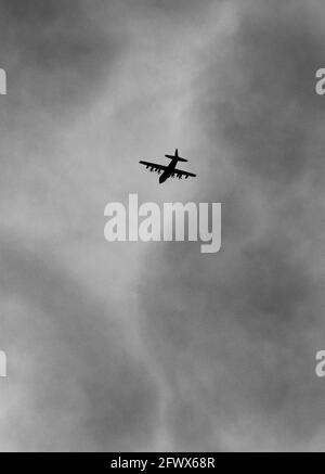 Lockheed C-130 silhouette Stock Photo - Alamy