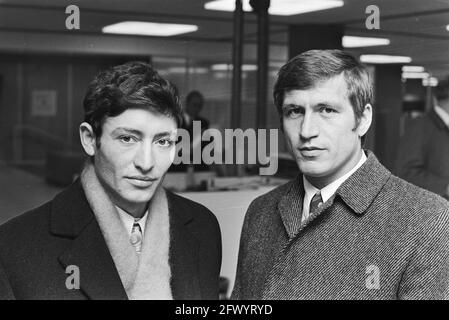 Romanian football team arrives at Schiphol; Emerich Dembrovschi 30 ...