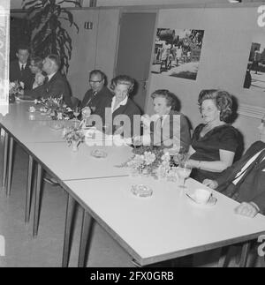 Sjoukje Dijkstra overtaken and honoured in Amstelveen, Sjoukje Dijkstra during press conference ...