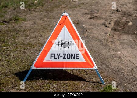 Warning sign, on the operation of drones, marking of a safety area ...
