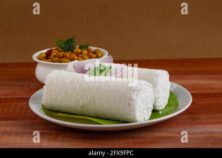 Puttu/Raw rice puttu/Arisi Maavu Puttu with chana curry/ kadala curry ...