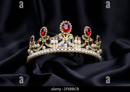 Beautiful pearls on golden silk cloth Stock Photo - Alamy
