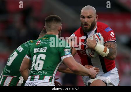 Sam Luckley (27) of Salford Red Devils in action during the game Stock ...