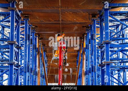 New Bridge being constructed and installed over M8 in Glasgow Stock ...