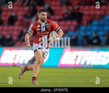 Ryan Lannon (11) of Salford Red Devils runs forward with the ball Stock ...