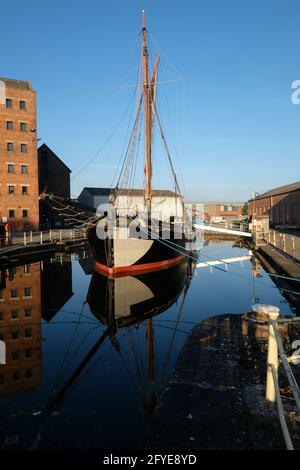Sailing barge Gladys in Gloucester Docks Stock Photo - Alamy