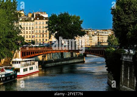FRANCE. PARIS (75). MONTEBELLO BANKS AND SAINT MICHEL. THE DOUBLE ...