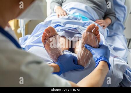 Application of a QUTENZA skin patch based on Capsaicin (an extract of ...